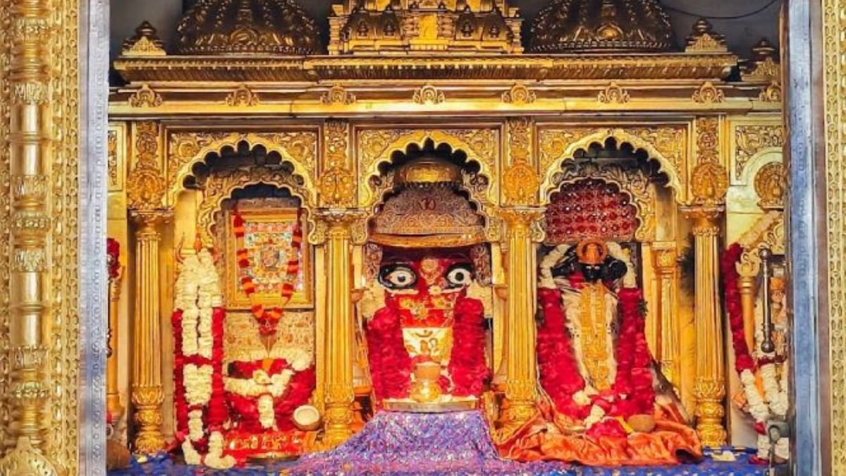 Kalika Mata Temple, Pavagadh Hill: Complete Darshan & Travel Guide to ...